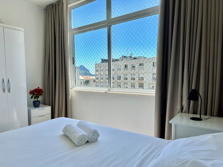 3 Quartos Quadra Da Praia Copacabana Posto 5. A/c - Rio de Janeiro