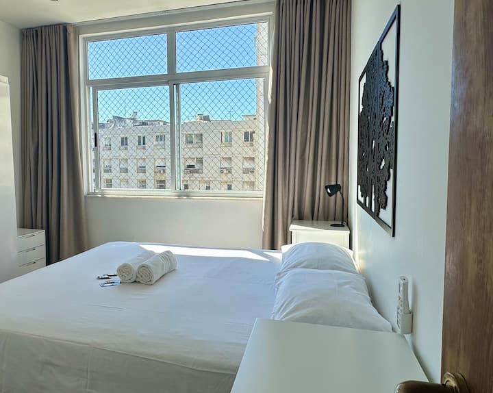 3 Quartos Quadra Da Praia Copacabana Posto 5. A/c - Rio de Janeiro