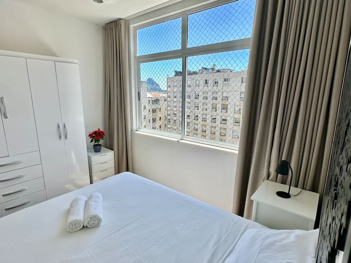 3 Quartos Quadra Da Praia Copacabana Posto 5. A/c - Rio de Janeiro