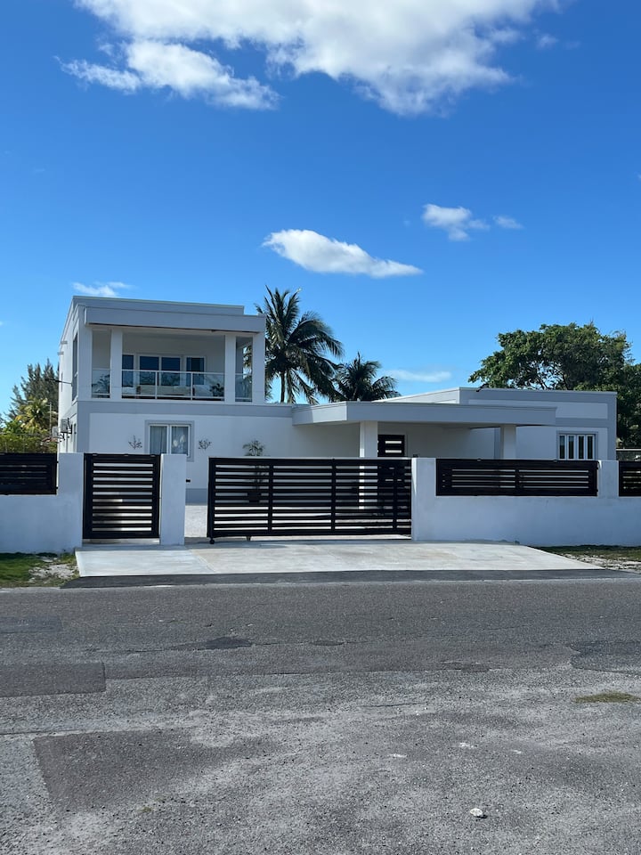 Joshua Court - The Bahamas