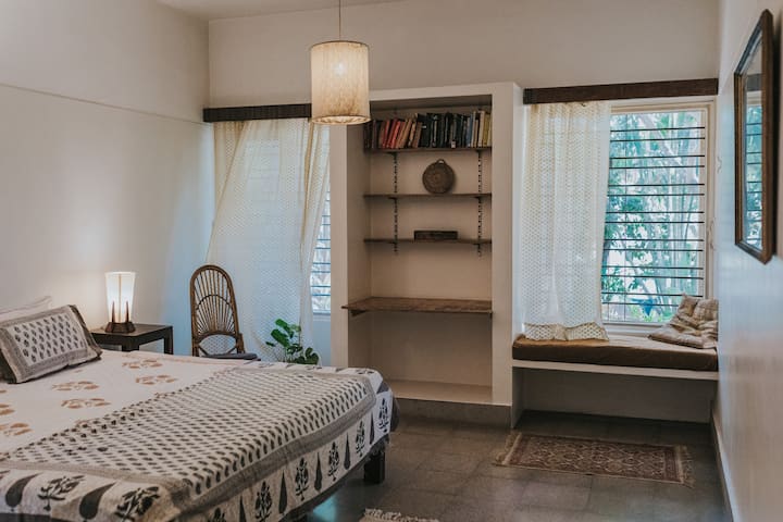 Quiet Gokulam Stay: Yoga, Café & Spacious Rooms - Mysore