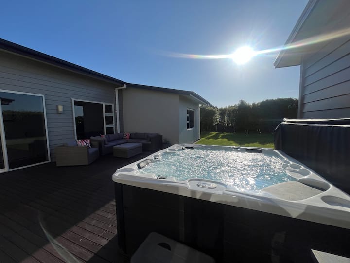 Relax On Redwood - Taranaki