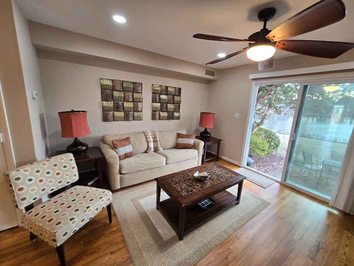 Nestled Lakeside Retreat: Cozy & Private Condo - Virginia State University, Petersburg