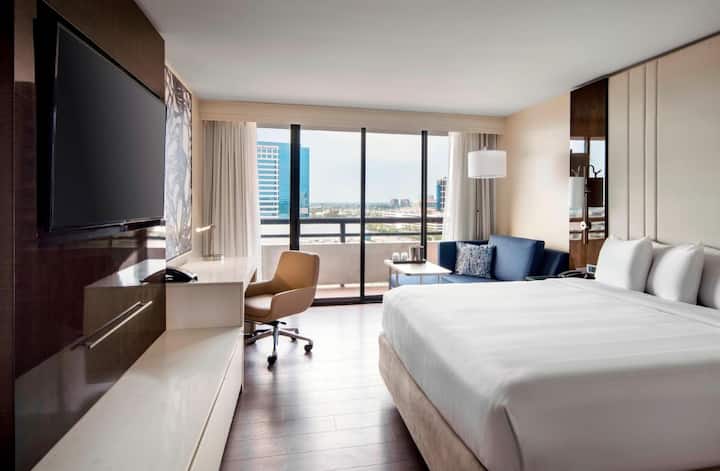Sna Luxury Hotel 1 King W/lounge Access & Shuttle - Newport Beach, CA