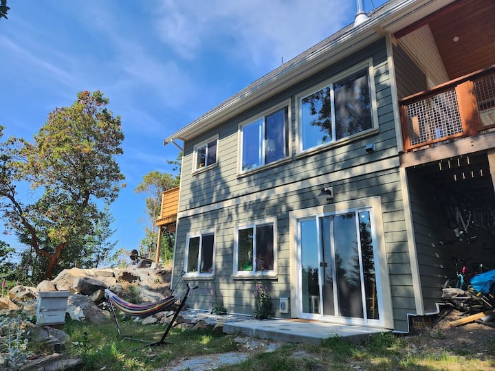 Cozy Private Basement Suite On Pender Island - North Pender Island