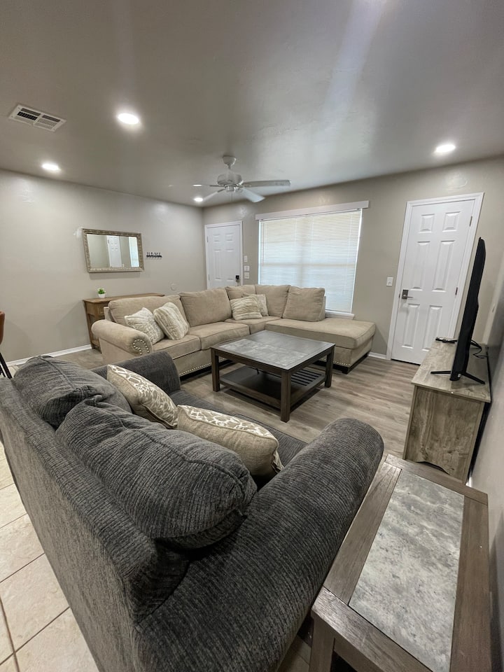 Charming & Clean 2 Bedroom Duplex - Ada, OK