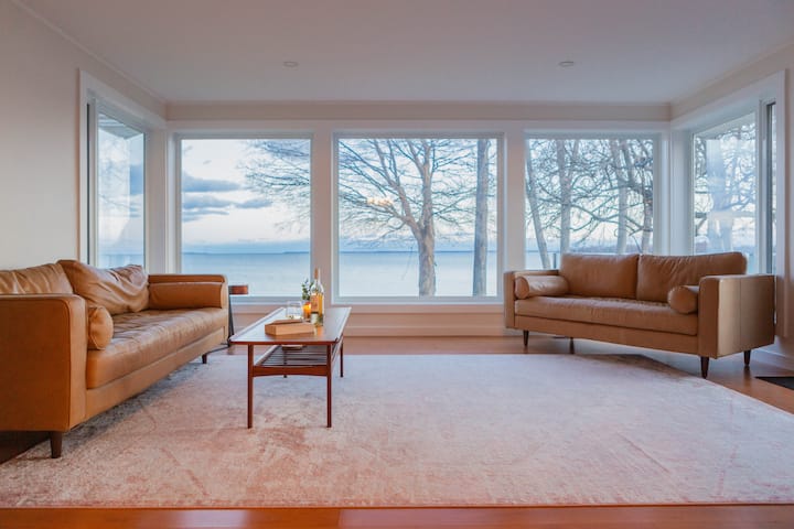 The Avalon On The Lake - Swim, Sip & Explore - Prince Edward County