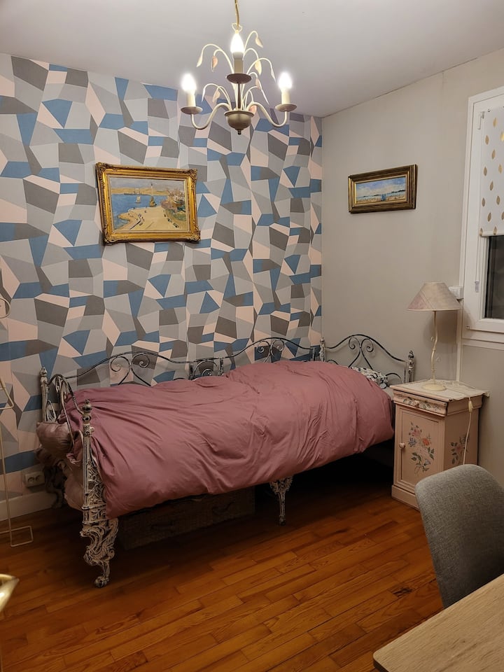 Jolie Chambre Dans Une Maison - Caen
