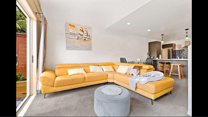 Townhouse With Great Amenities - Auckland