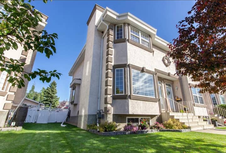 Spacious 3bedrm For Family Or Business Travellers - Red Deer