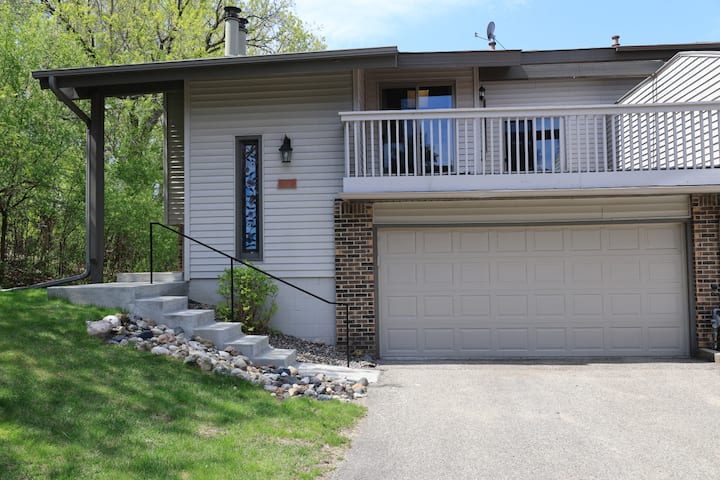 Serene & Stylish Living Space. - Valleyfair, Shakopee