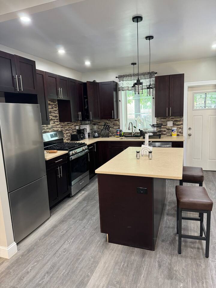 Cozy House With 3 Big Bedrooms - Upper Darby
