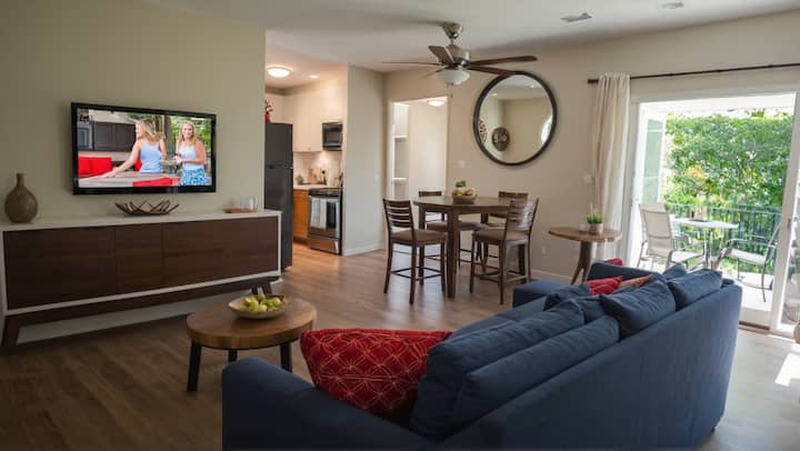 Charming Place With 𝔽𝕣𝕖𝕖 ℙ𝕒𝕣𝕜𝕚𝕟𝕘 - Los Angeles, CA