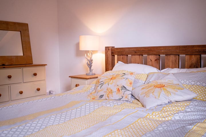 Chic Urban City Centre Flat - High Wycombe