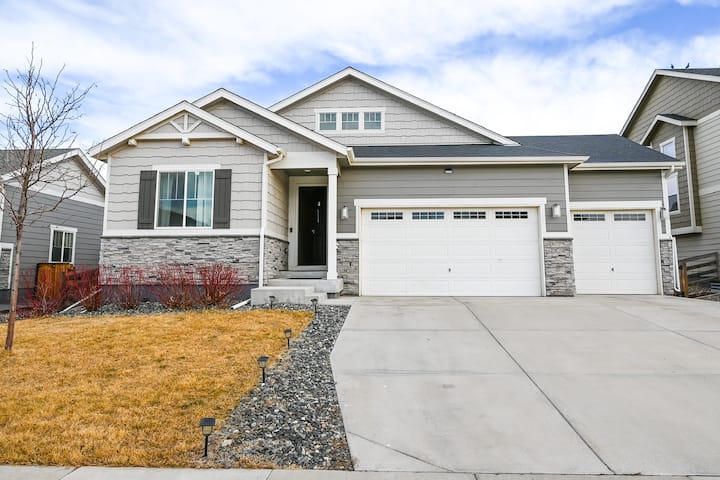 Lux Family Retreat | Pool Table | 13 Min To Dia - Brighton, CO