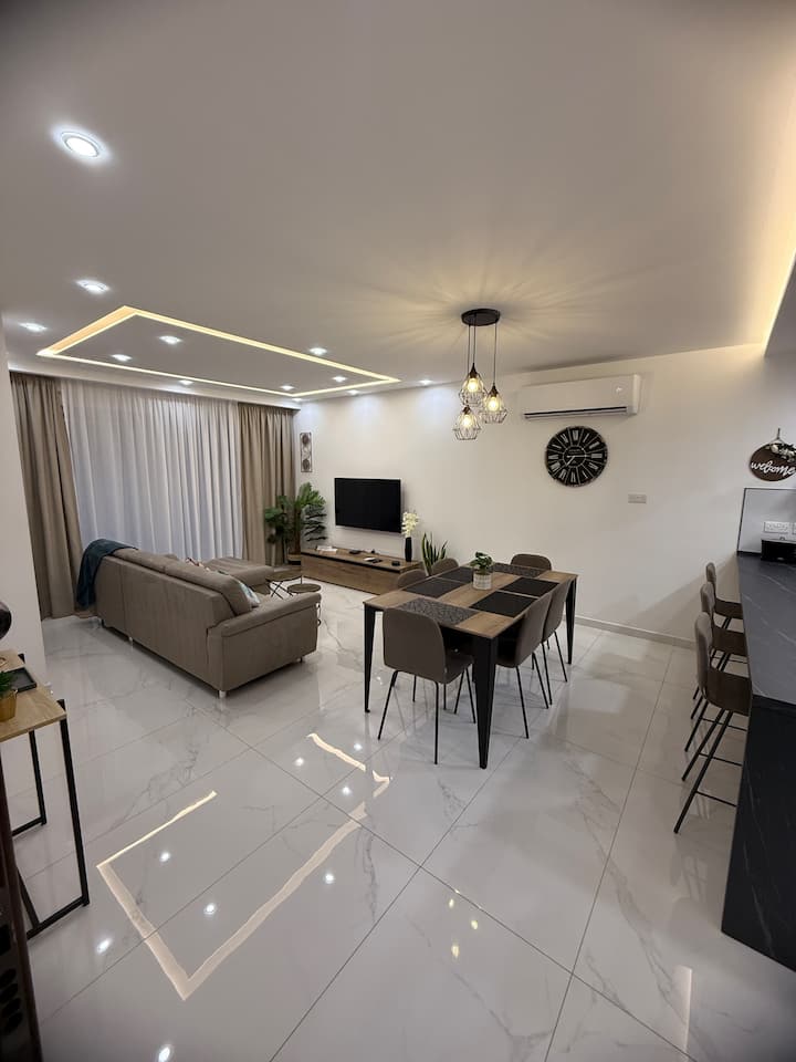 Family Comfort 3 Bedroom Apt - Malta International Airport (MLA)