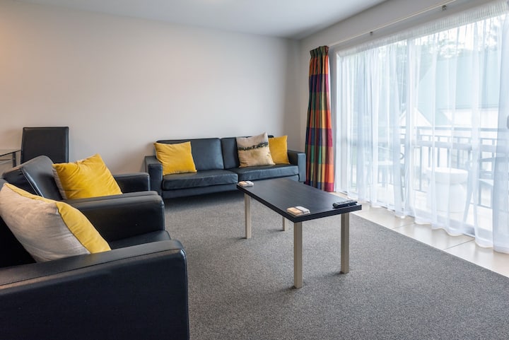 Upper Level Two Bedroom King Apartment - Hanmer Springs