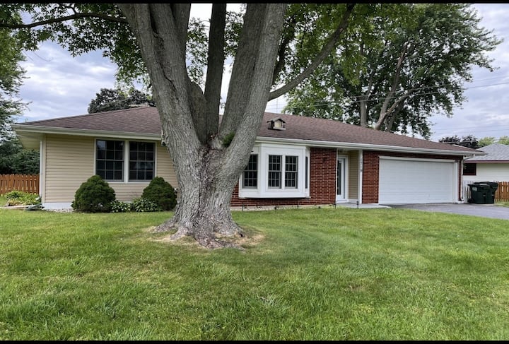A Modern House With A Cozy Feel - Splash Pad, Lindenhurst