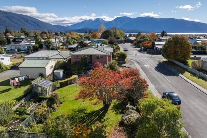 Mountain Views On Worsley - Te Anau