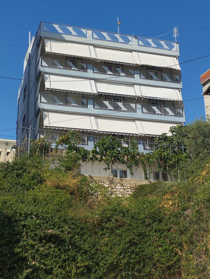 Robert Tringa 
Apartament Dhoma 2 - Sarandë