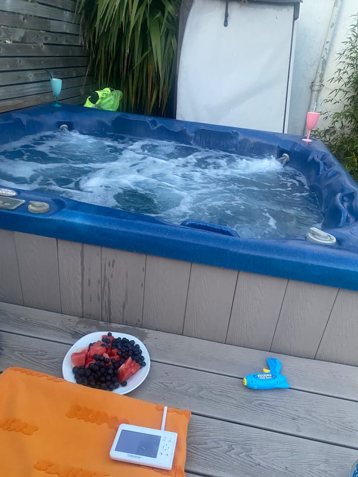 4 Bed House With Hot Tub, 10 Minute Walk To Beach. - Newton Abbot