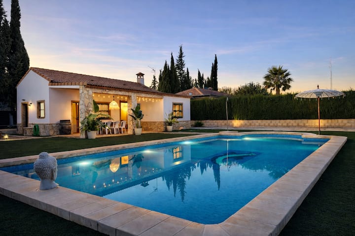 Can Pines | Piscina | Animales | Parking Caravanas - Arahal