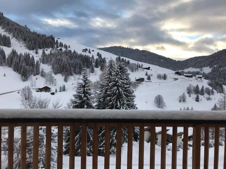 Appartement Avec Vue Et Balcon Près Des Pistes. - La Clusaz