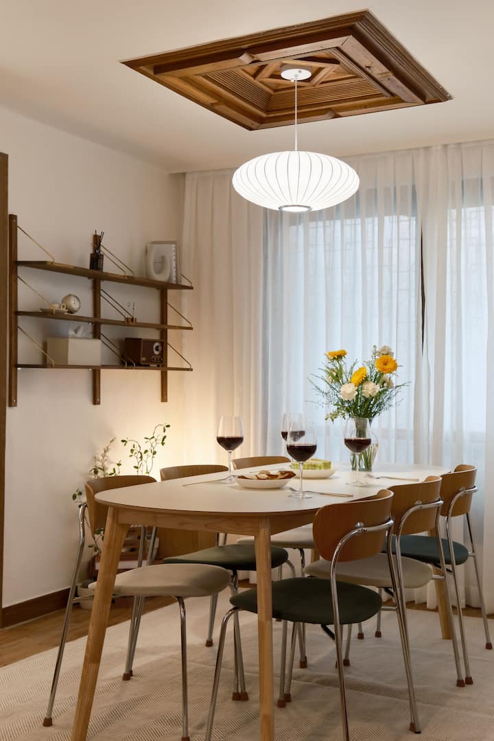 합법숙소/'홍대달빛'/홍대역3분/ 경인선숲길앞/올리모델링/퀸침대3/공항철도이용 - Seoul