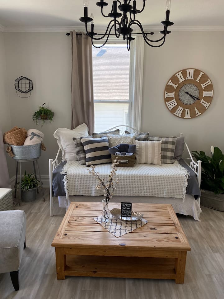 Barnwood - Downtown/midtown - Easy Check-in (24/7) - Omaha, NE