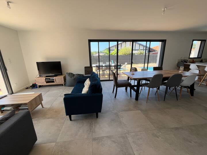 Belle Villa De 4 Chambres Avec Piscine - Biscarrosse