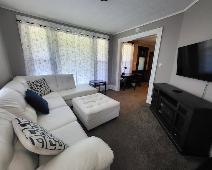 Private 1br Duplex By Coe Collage - Cedar Rapids, IA