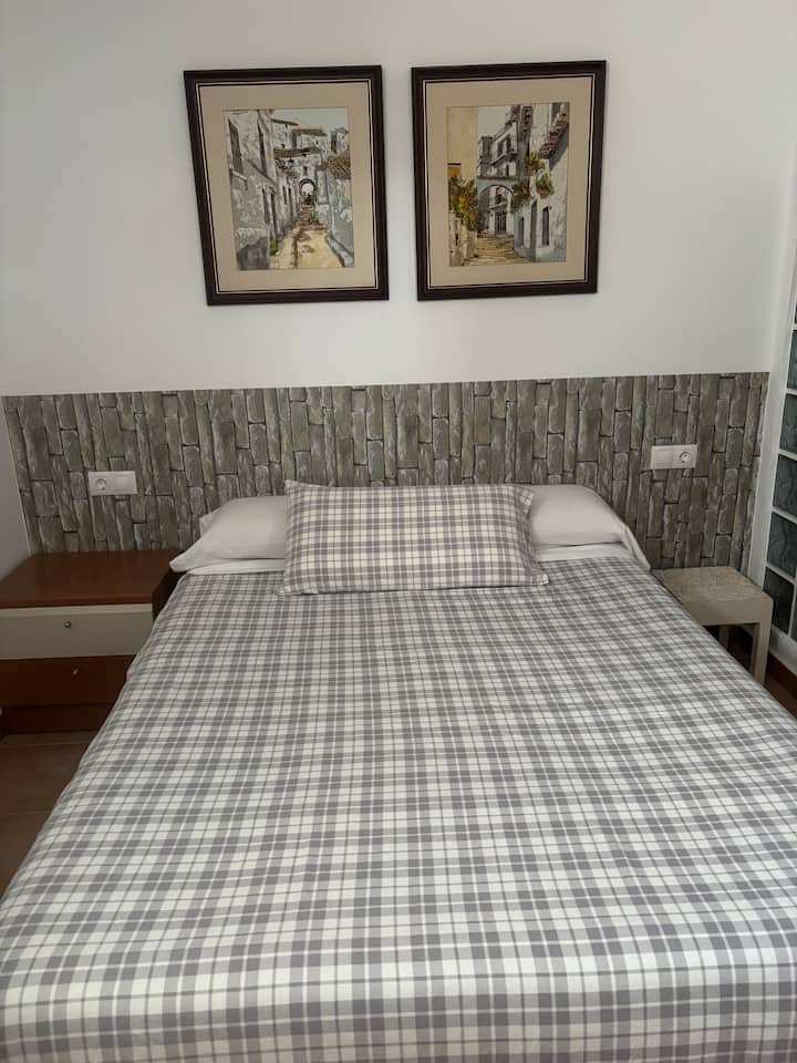 Alquilo Habitación Con Baño. - Jérica