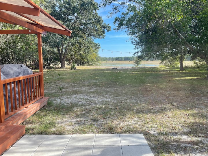 Peaceful & Quiet Lake House - Spring Hill, FL