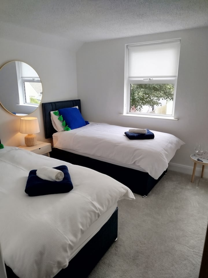 Stunning Quiet Location Private Room - Ennis