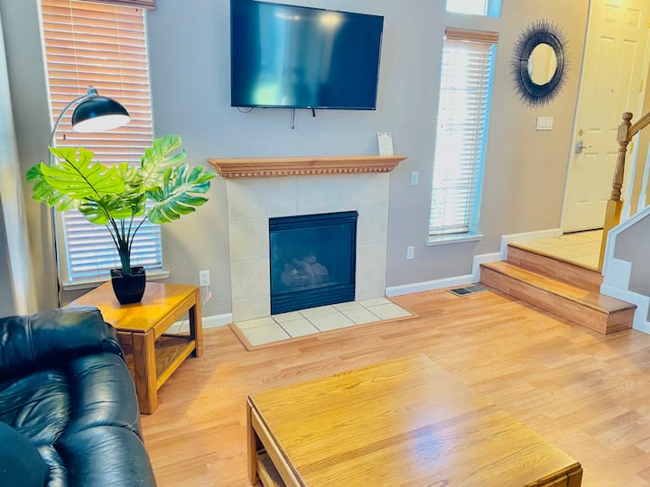 3bedroom/2bath/sleeps9/3tvs/ac - Sparks, NV