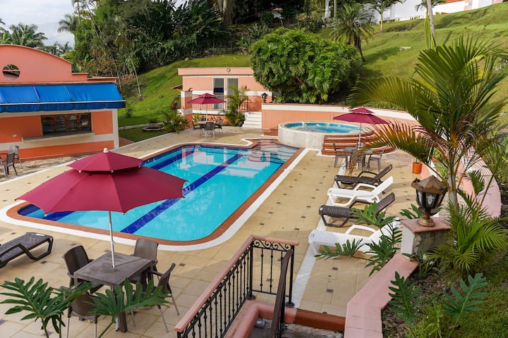 Finca W/ Pool & Views | Copacabana - Copacabana