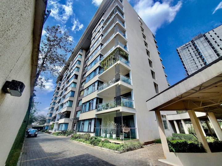 Stylish Lavington Stay | Pool, Views, Near Cbd - Nairobi