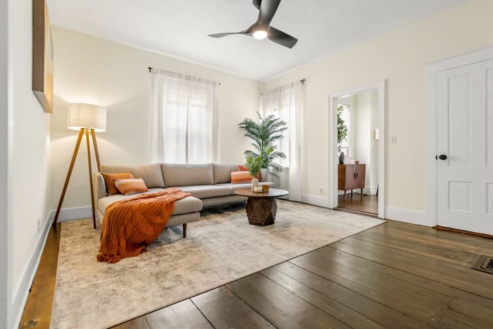 Walk To Downtown Salem • King Bed • Parking - Beverly, MA