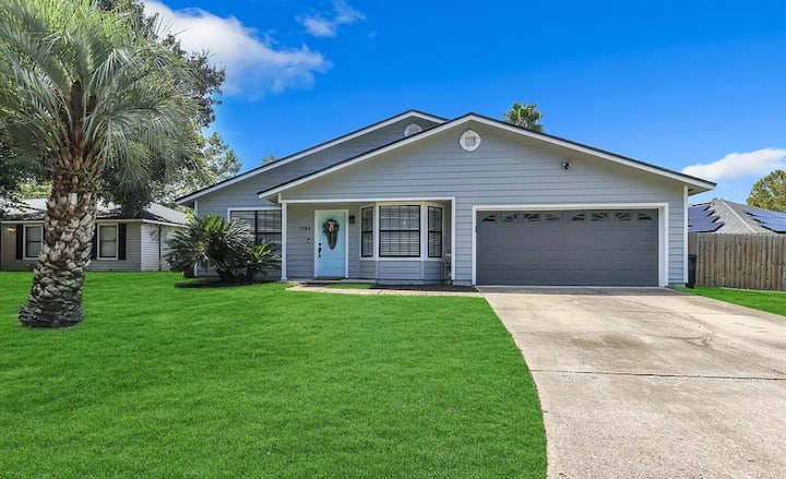 The Pearl Pool Home - Jacksonville, FL