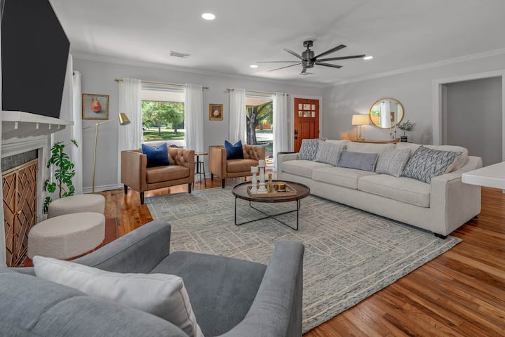 Elegant 3br Retreat W/ Patio, Backyard & Fire Pit - Bryan, TX