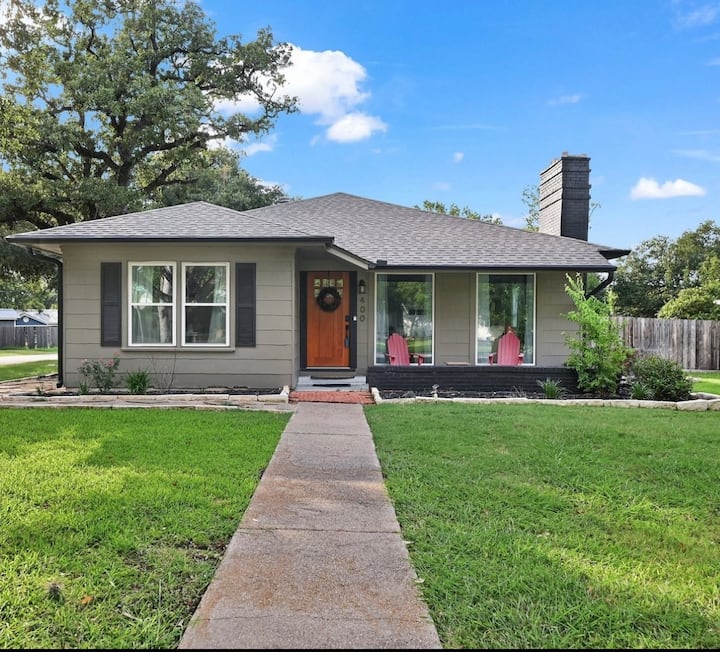 Secluded & Cozy 3br Cabin | Balcony, Firepit & Bbq - Bryan, TX