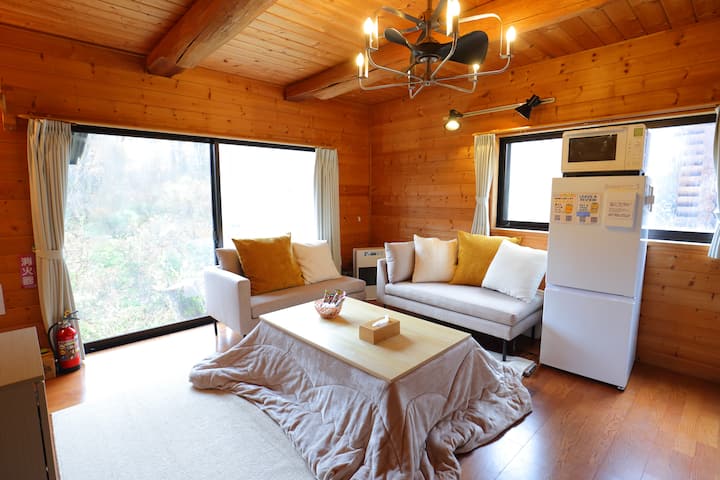 【最大7名】雪と暖炉の貸切ログハウス／ゲレンデまで5分　2号棟 - 妙高市