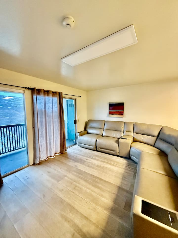 2-bedroom Apartment In Downtown - Monterey, CA