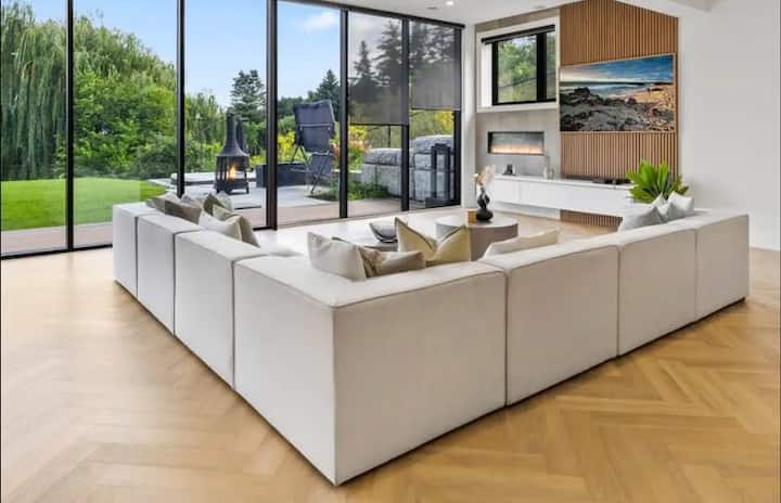 Entire Lower Level Home 3500 Sq Walk Out - Burlington