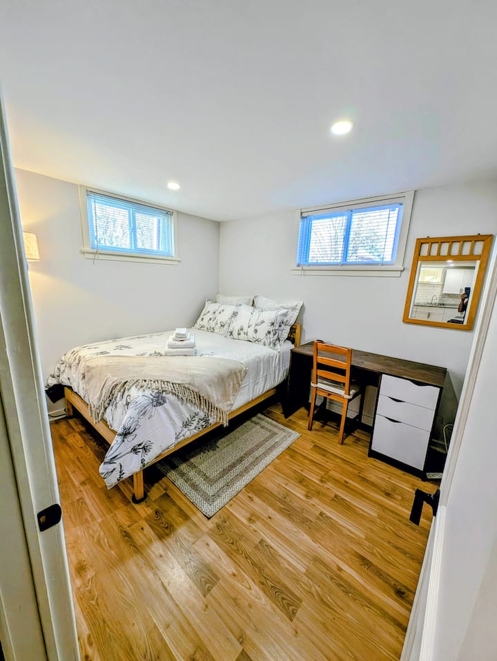 Creekside Bungalow - Thunder Bay