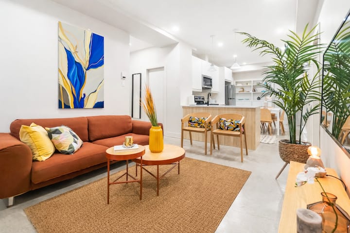 Modern 5 Bedrooms With 2 Bathrooms In Downtown - Montreal