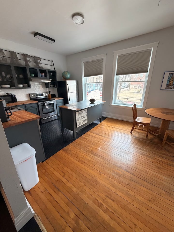 Hotel Royal Apartment 2 - Belmont, WI