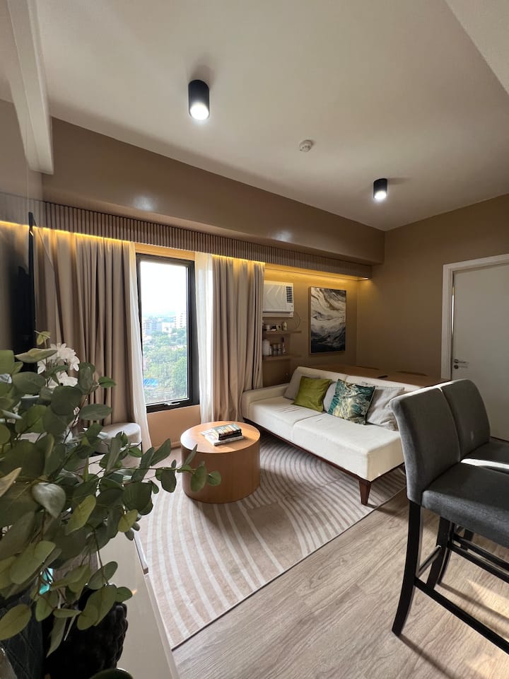 1br W/ Balcony Cozy & Convenient Walk To It Park - Cebu