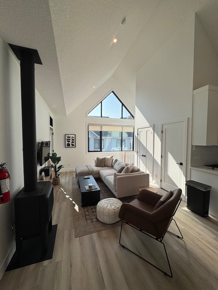 Nordic Retreat @ Currie; Near Mru / Downtown - Calgary