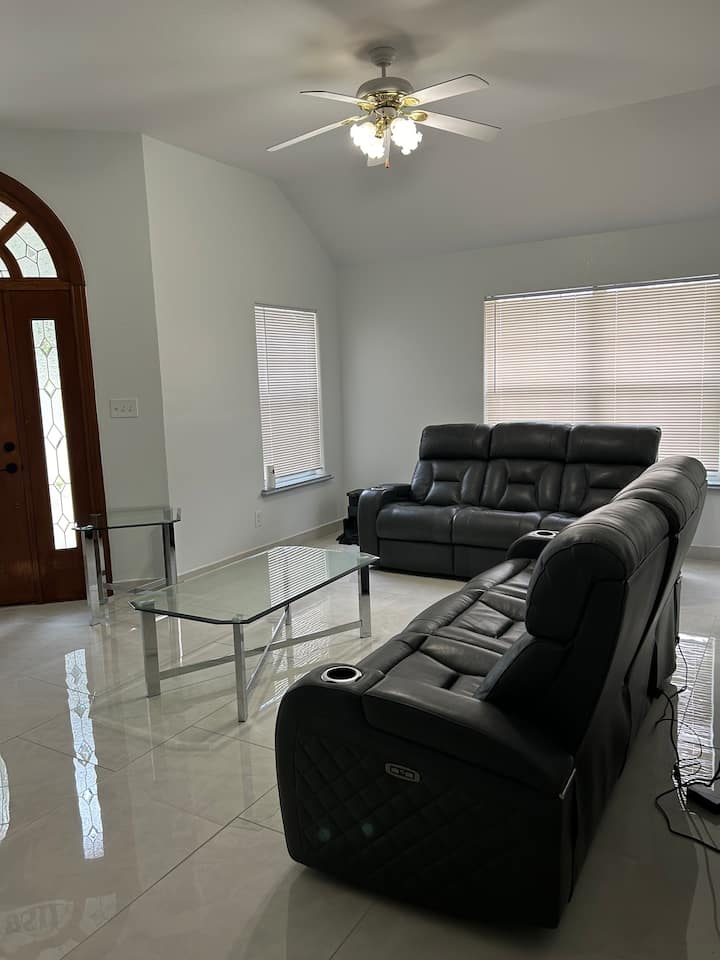 Comfy And Near Convention Center - McAllen, TX